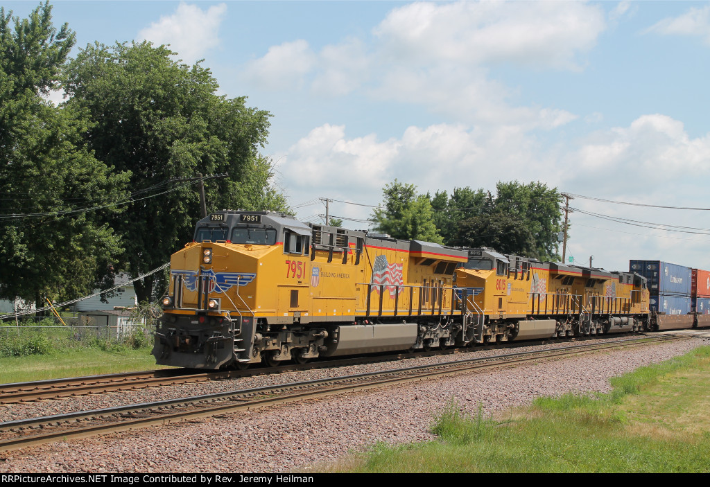 UP 7951 & others (1)